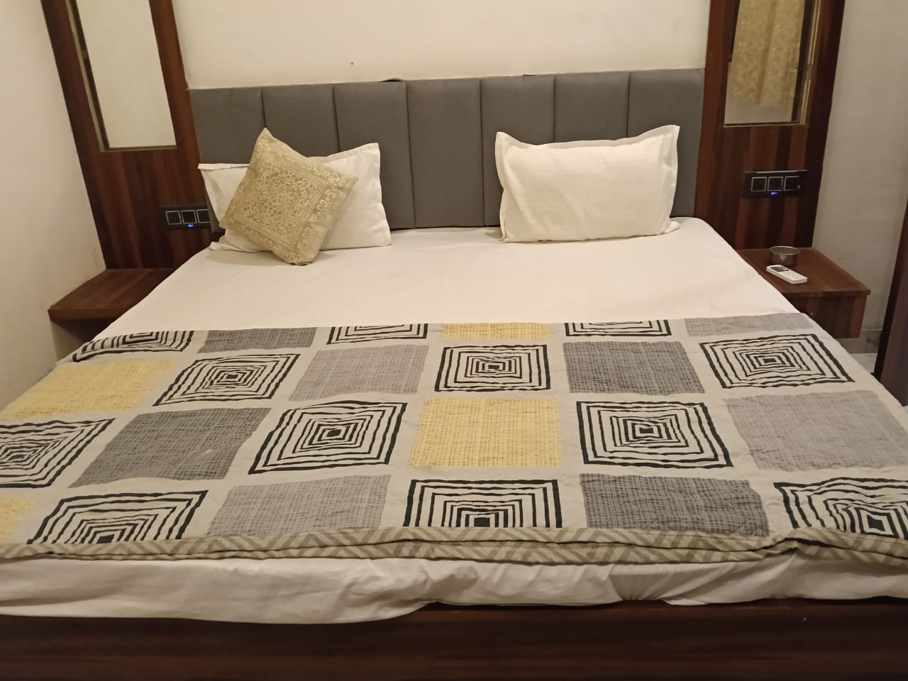 Best Hotel Room Ayodhya Dham- Low Price Hotel